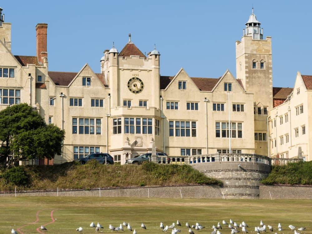 Roedean School｜サマースクール｜Alpadia Language Schools | 新しい時代の留学